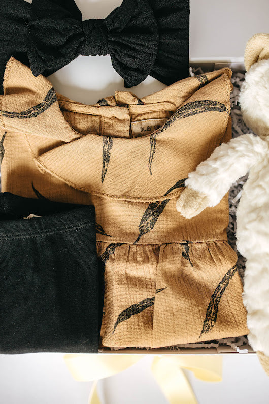 Modern Baby Gift Set - for Baby Girl I Chiles and Bebes Box – Peanut ...